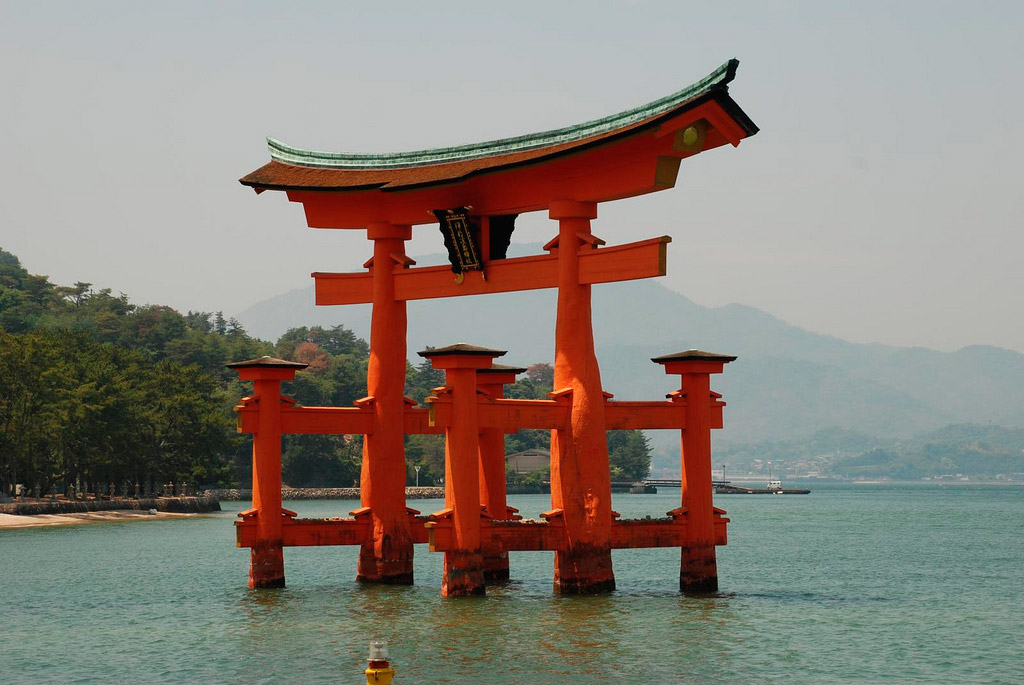 Hiroshima & Miyajima Tours – Chris Rowthorn Tours